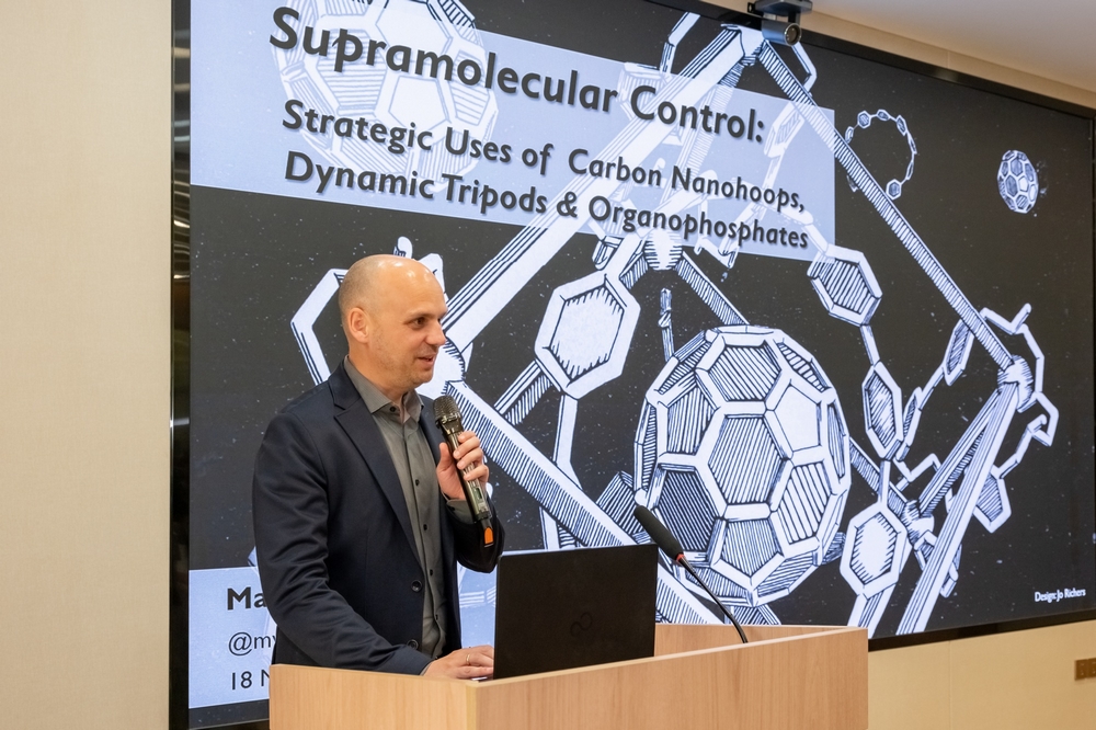 德国乌尔姆大学Max von Delius教授应邀作报告-新概念传感器与分子材料研究院